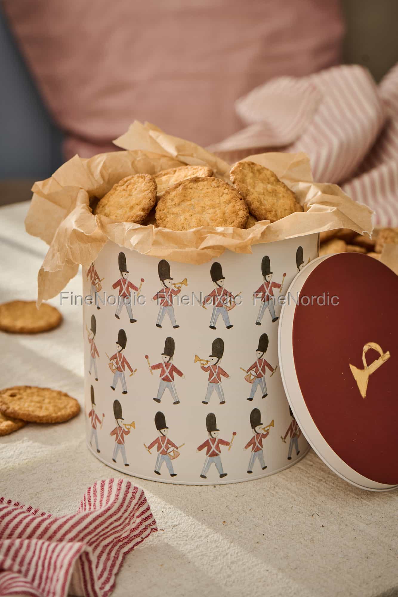 Ib Laursen Kakeboks med Vakter Rund