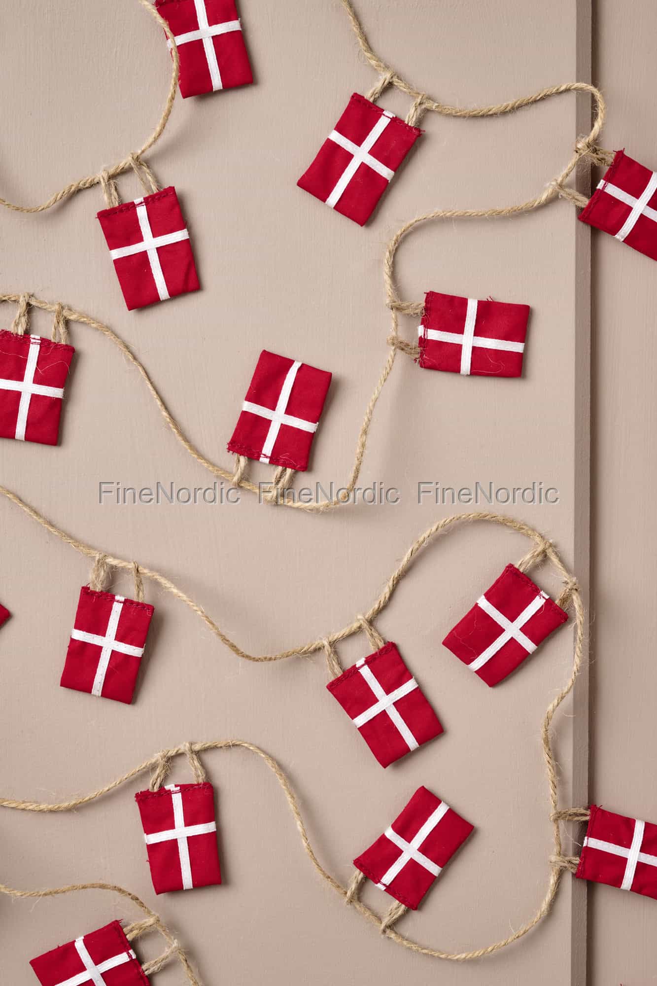 Flagg-Krans - med 20 danske flagg | Ib Laursen